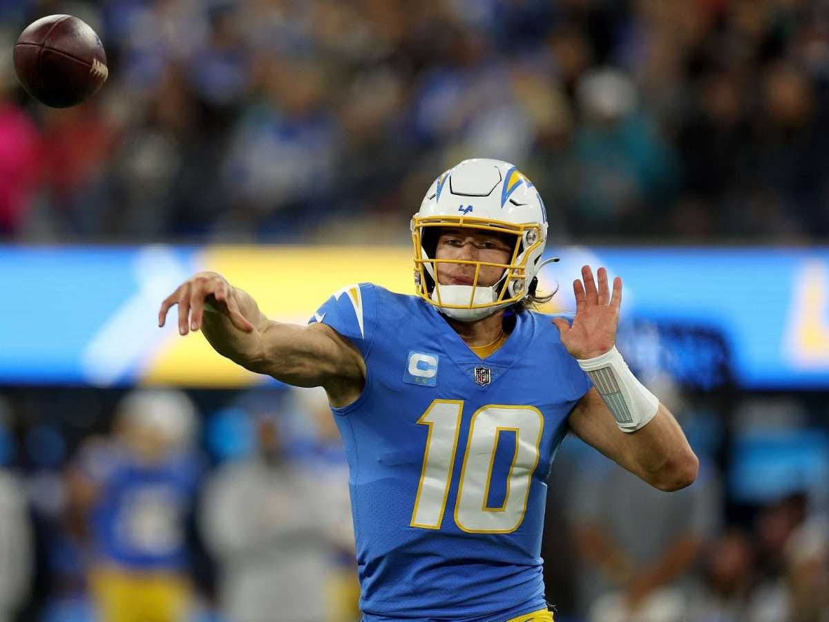 NFL Week 14 Sunday Night Football - Dolphins vs Chargers Live score ...