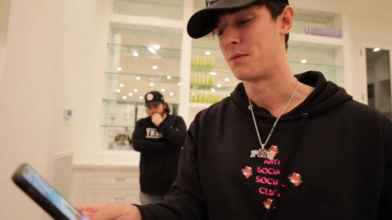 Bryce Hall apologizes to Noah Beck and Dixie D'Amelio by gifting them a ...