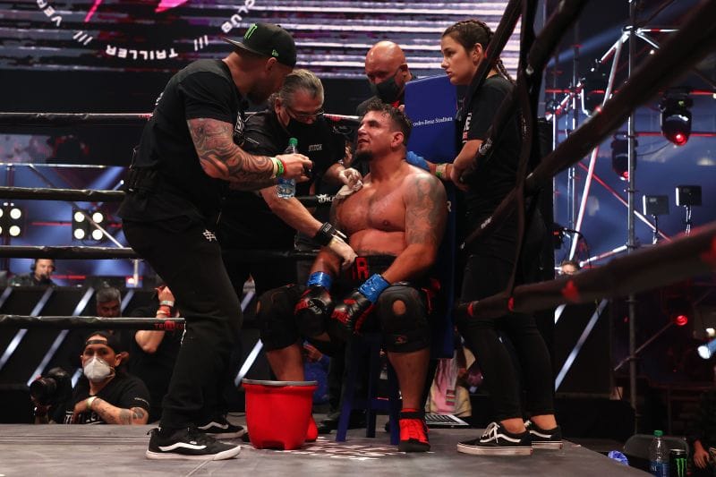 Watch: Frank Mir had his daughter, Isabella Mir, in his corner for his ...
