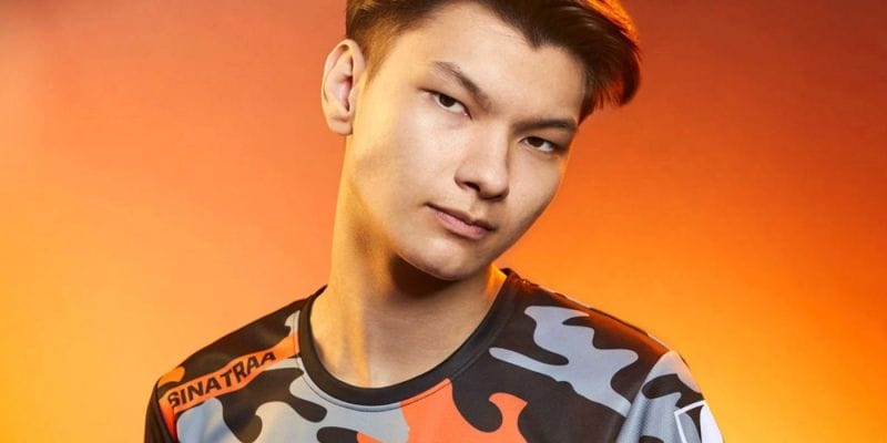 Sinatraa cries in front of his twitch fans while Playing Valorant