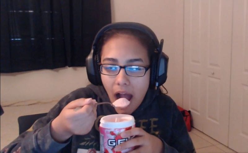 Twitch streamer eats a spoonful of G Fuel on livestream, immediately ...