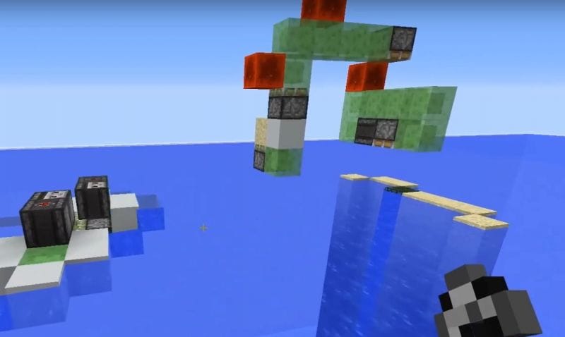 How to build a water removing robot in Minecraft