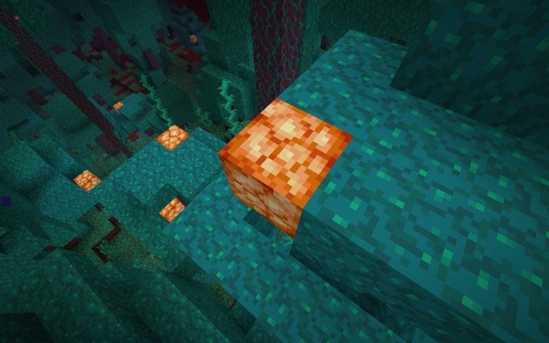 Glowstone vs shroomlight in Minecraft: How different are the two blocks?