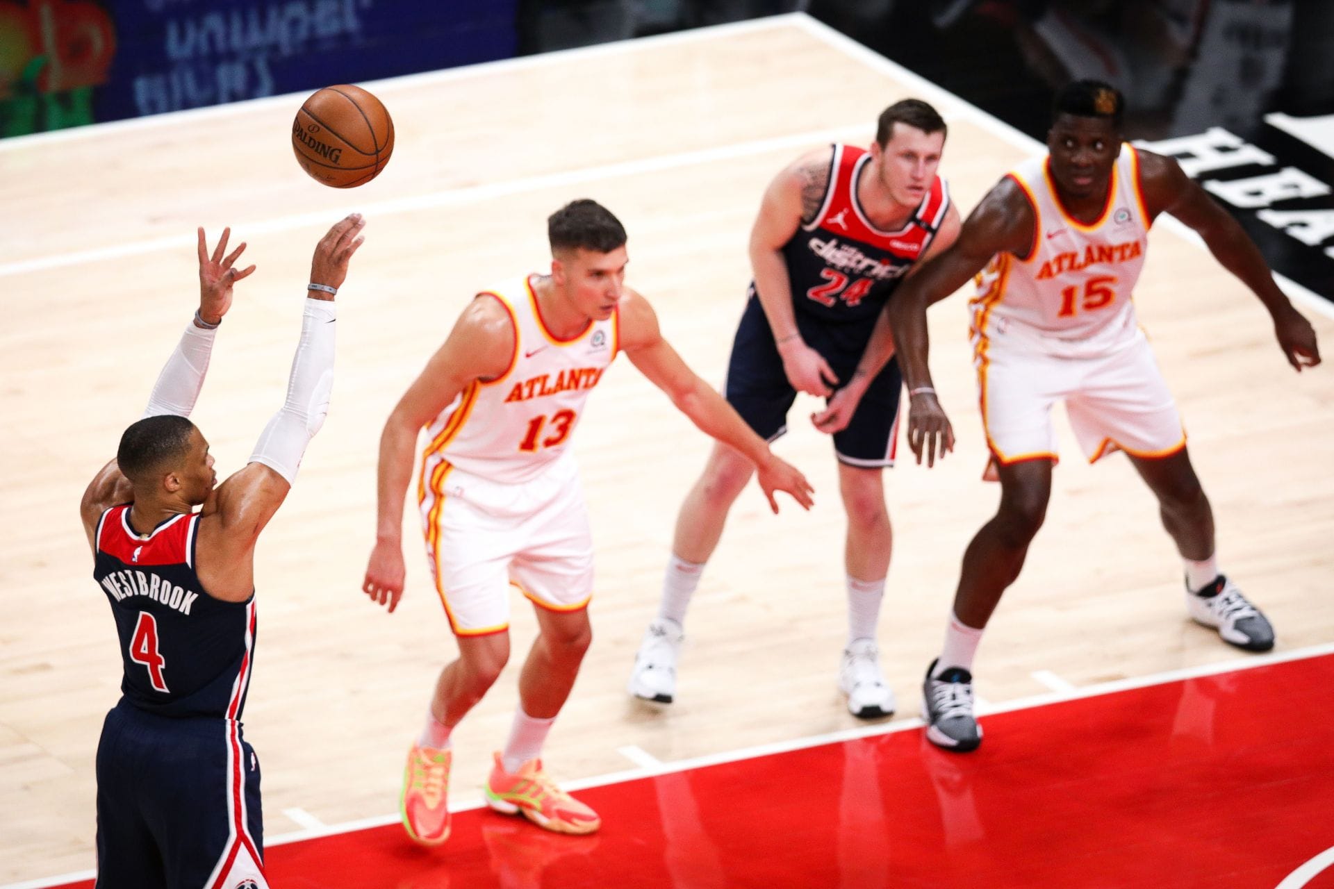 3 current NBA players who are lefties but shoot right-handed