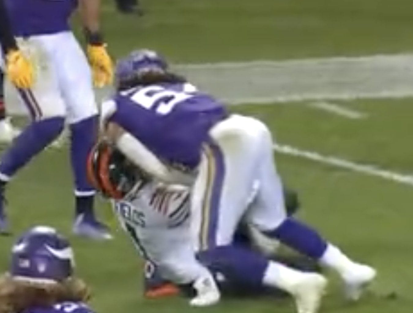 WATCH: NFL fans FRUSTRATED with refs over horrible Eric Kendricks ...