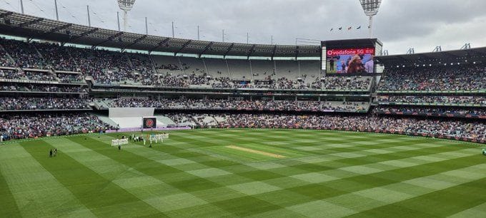 The MCG roars back to life