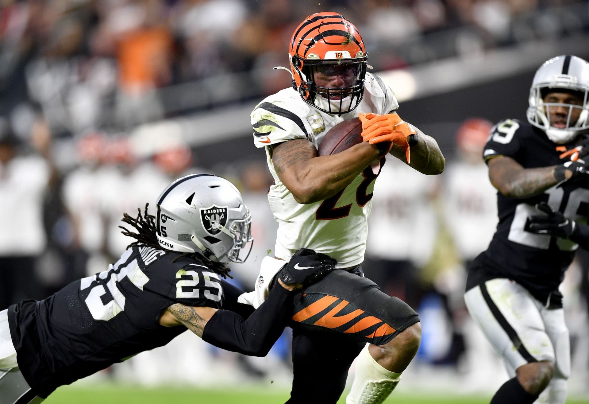 Raiders fans upset over call allowing Bengals TD