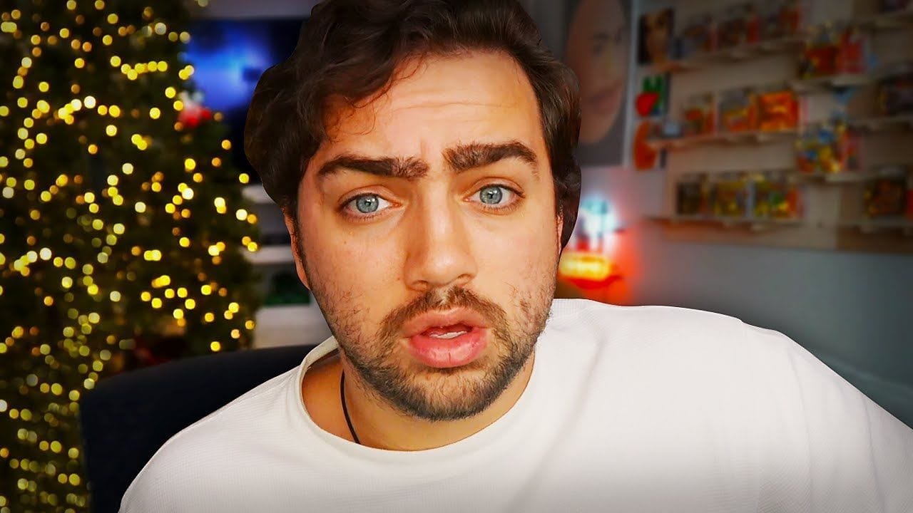 How many hours did Mizkif stream on Twitch in 2021?