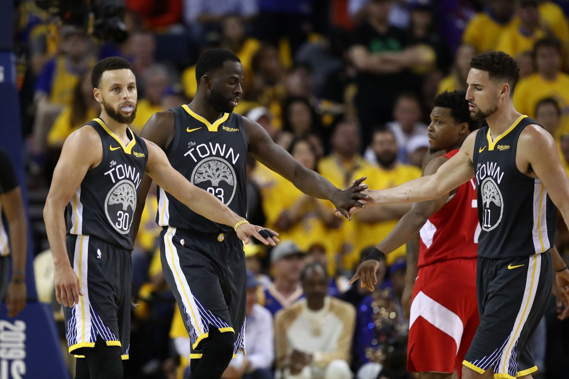 Watch: Fans cheer on as Steph Curry, Klay Thompson and Draymond Green ...