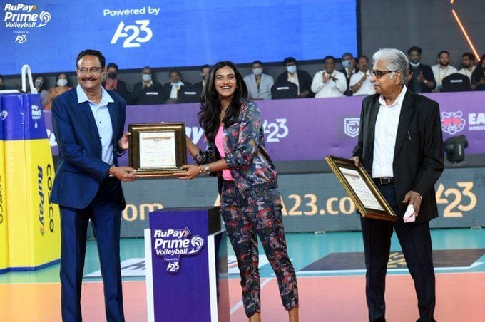 PV Sindhu inducts father PV Ramana into Prime Volleyball League Hall of ...