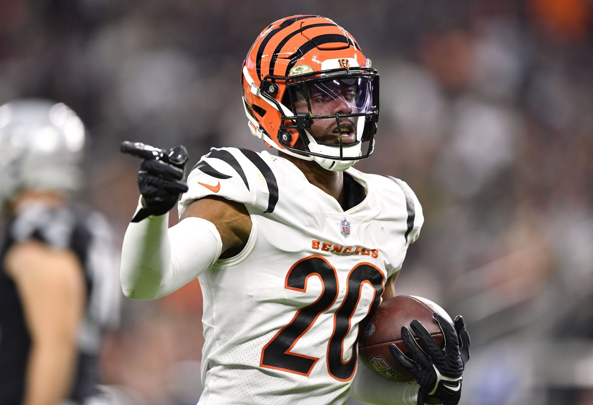 Why is Eli Apple so hated by NFL receivers?