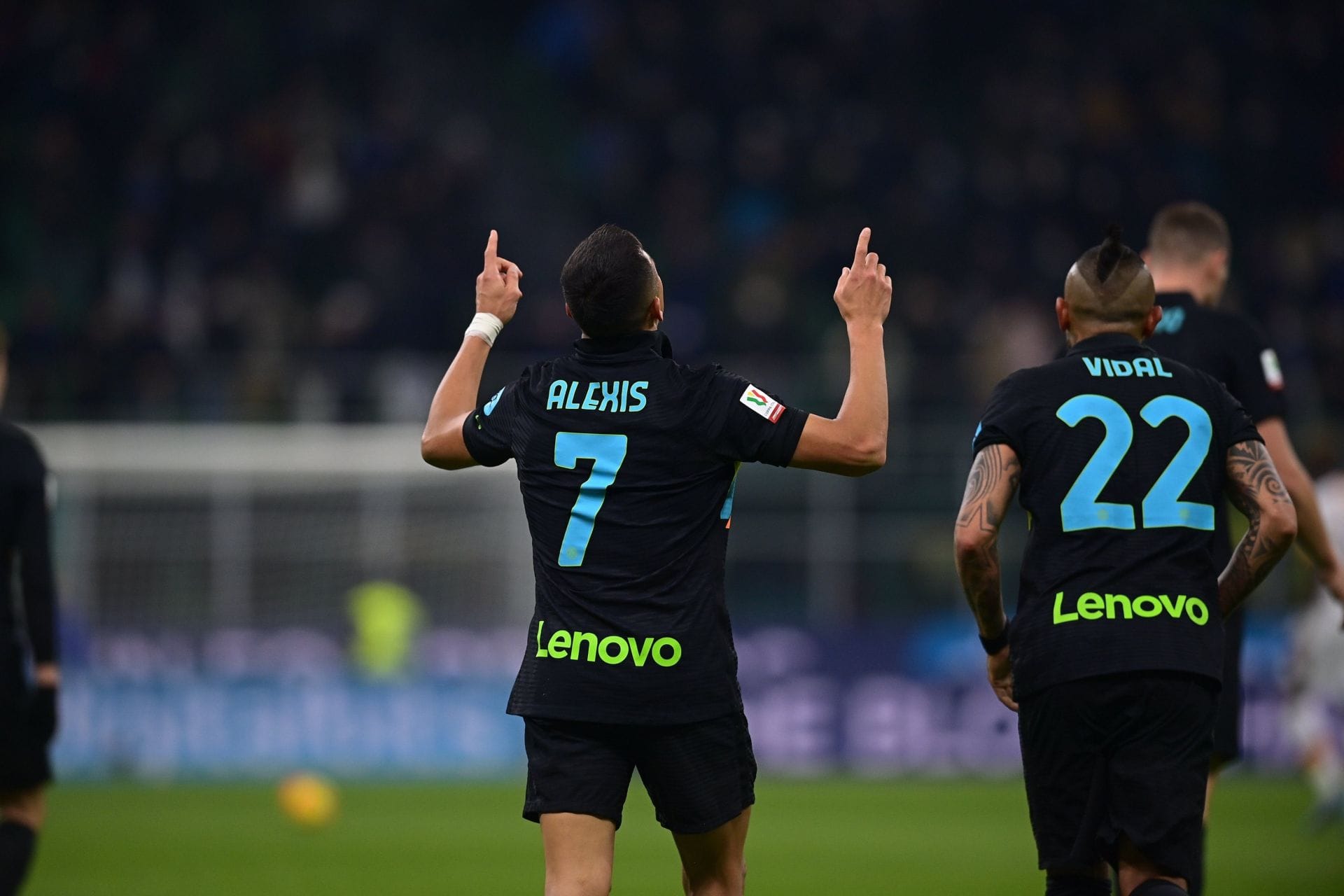 Alexis Sanchez continues impressive form as Inter Milan dump Roma out ...