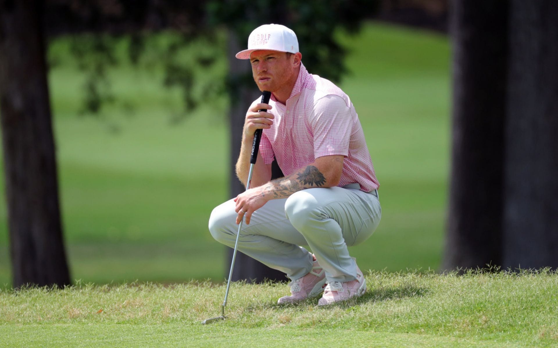 Boxing News: Canelo Alvarez shows off his golf skills