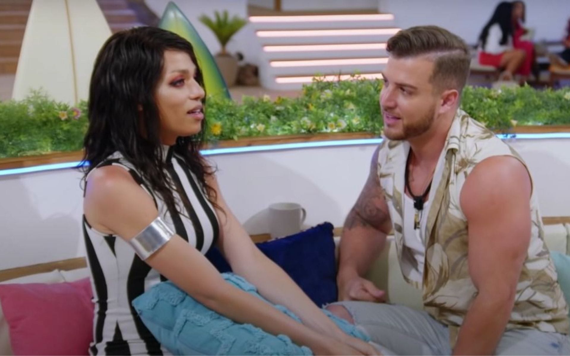 "Poor Arisce!": Ex on the Beach fans support Arisce Wanzer after Mike ...