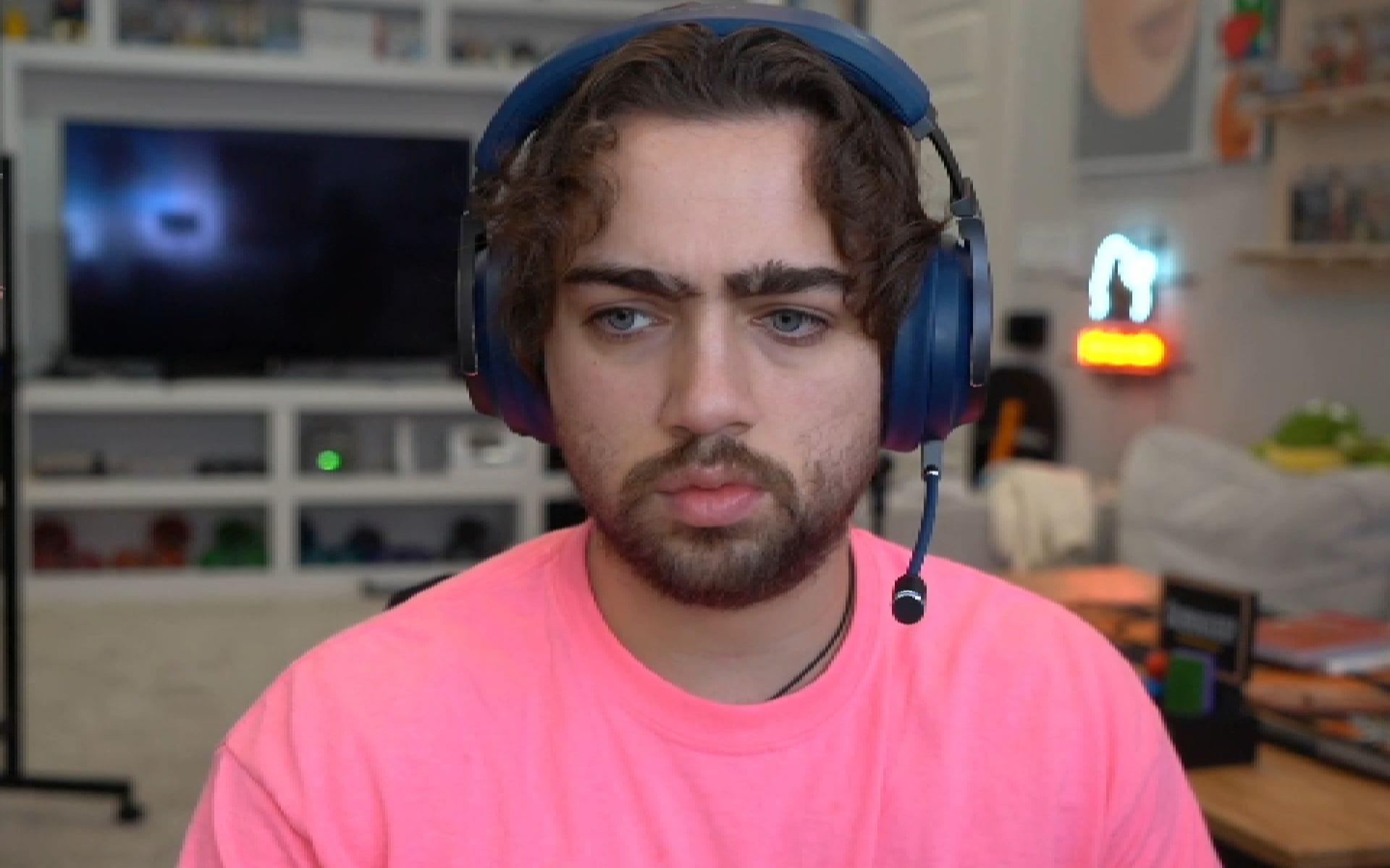 Mizkif spins a fortune wheel on stream and ends up gifting 10,000 ...