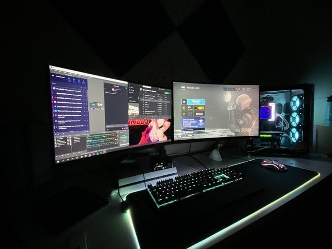 How to set up dual monitors for streaming in 2022