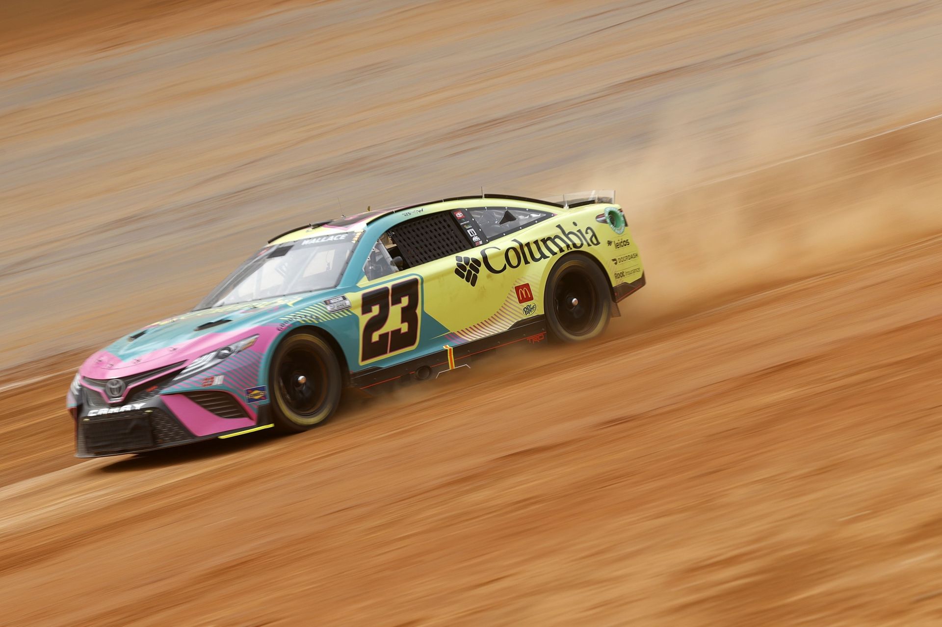 How did Bubba Wallace Jr. perform at NASCAR Food City Dirt Race at ...