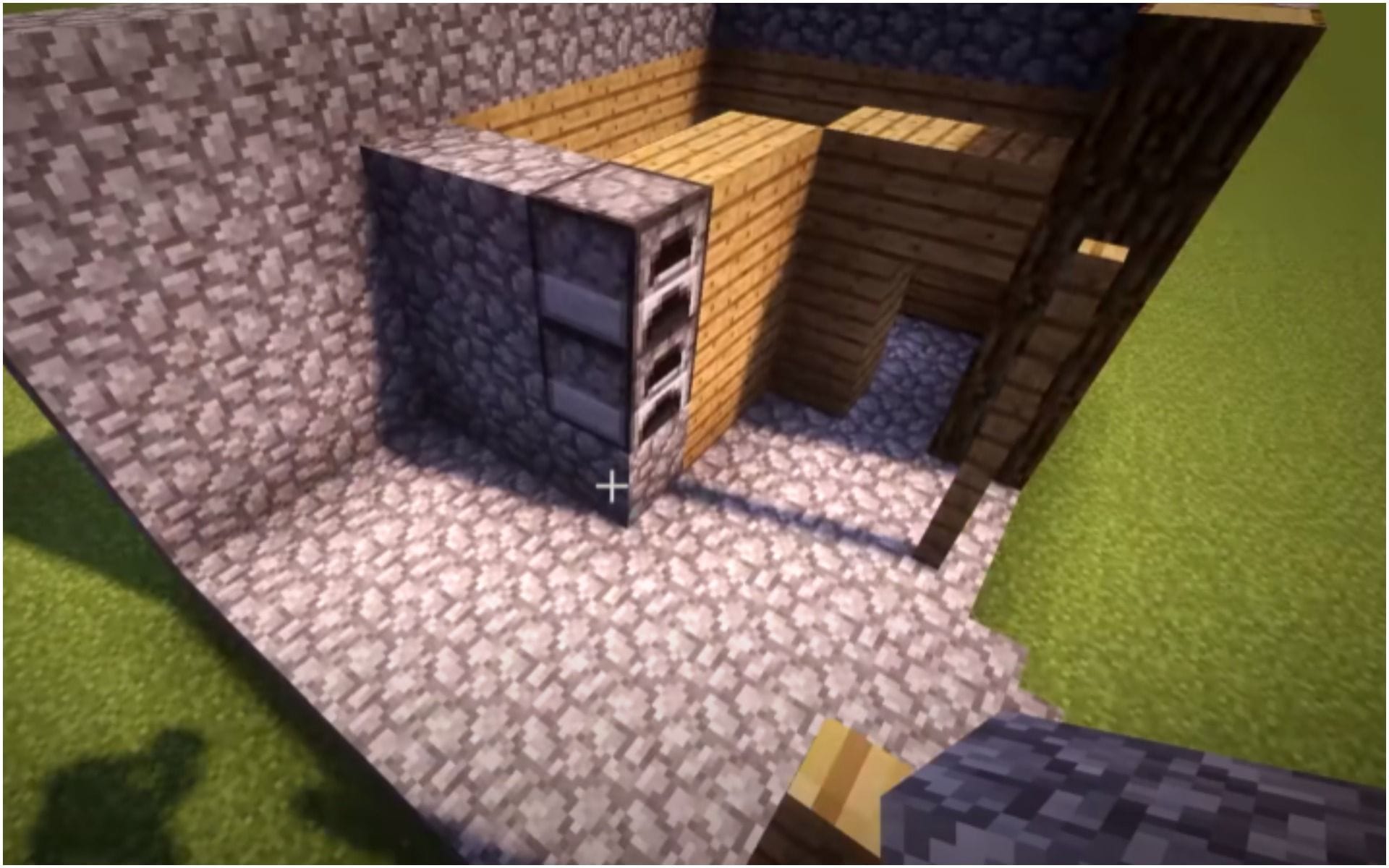 How to build a blacksmith house in Minecraft