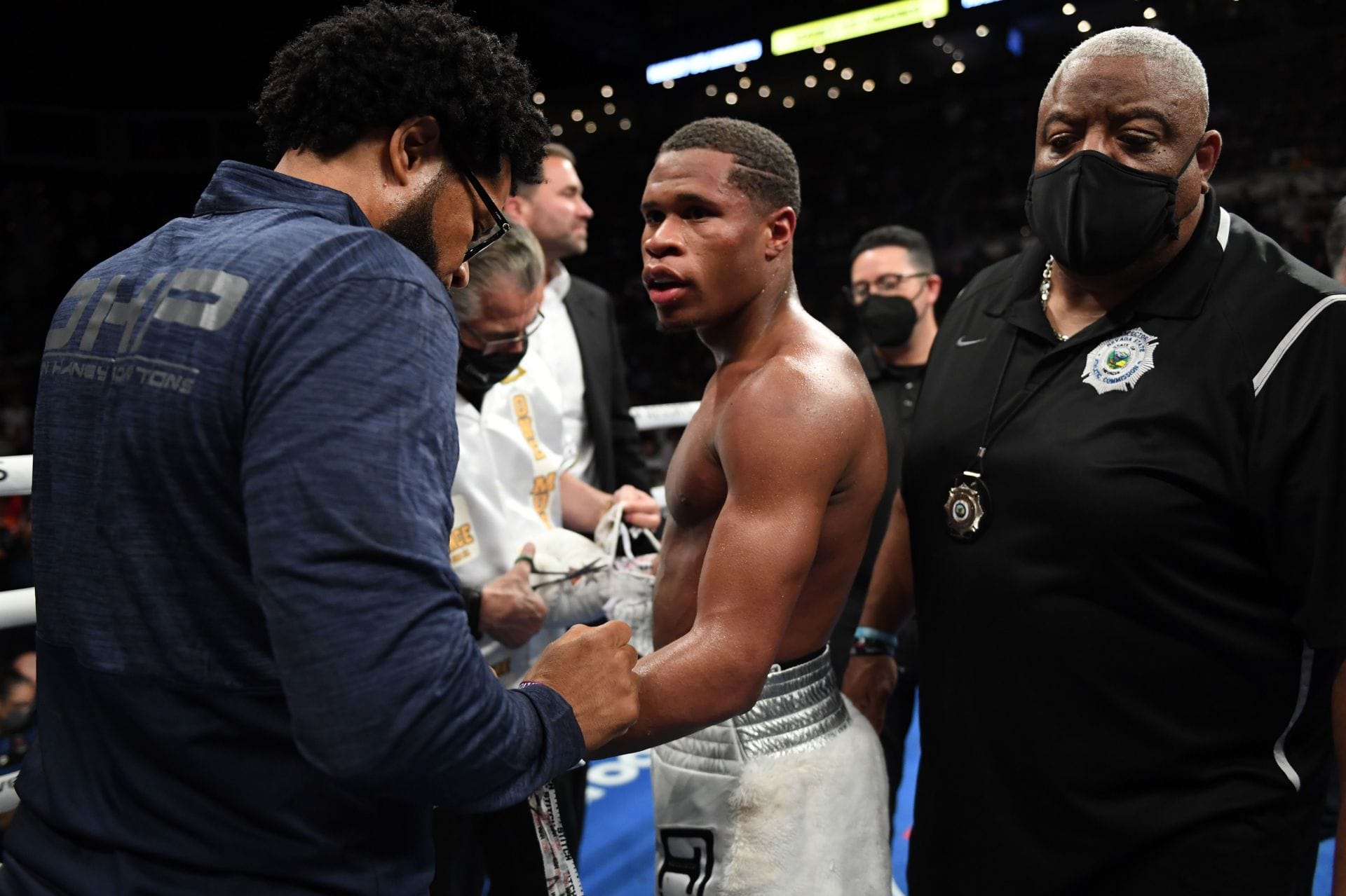 Boxing News: Devin Haney's dad will not attend unification bout