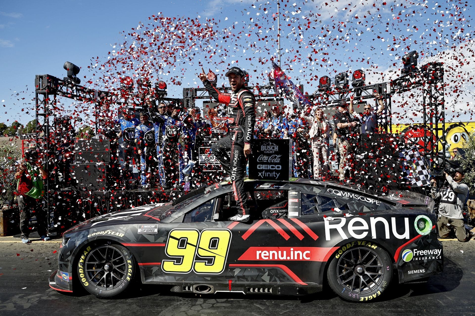 NASCAR 2022: Daniel Suarez becomes first Mexican to take a victory in ...