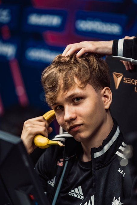 Watch: mONESY pulls off the most insane clutch in Counter Strike