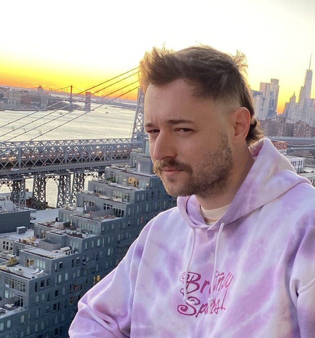 Fans react as Mizkif shares pictures of his new mullet