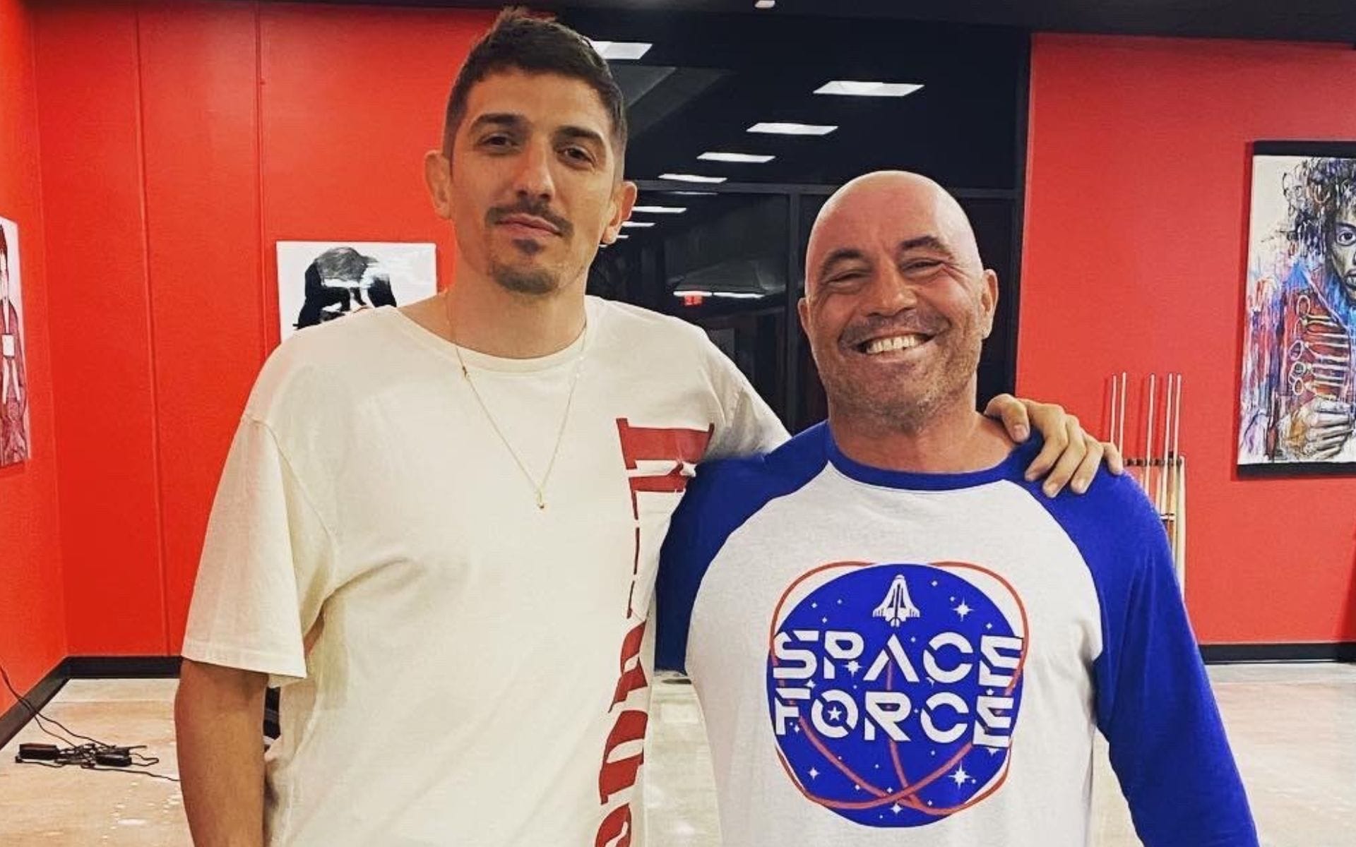 Andrew Schulz reveals how Joe Rogan helps out with his UFC experience