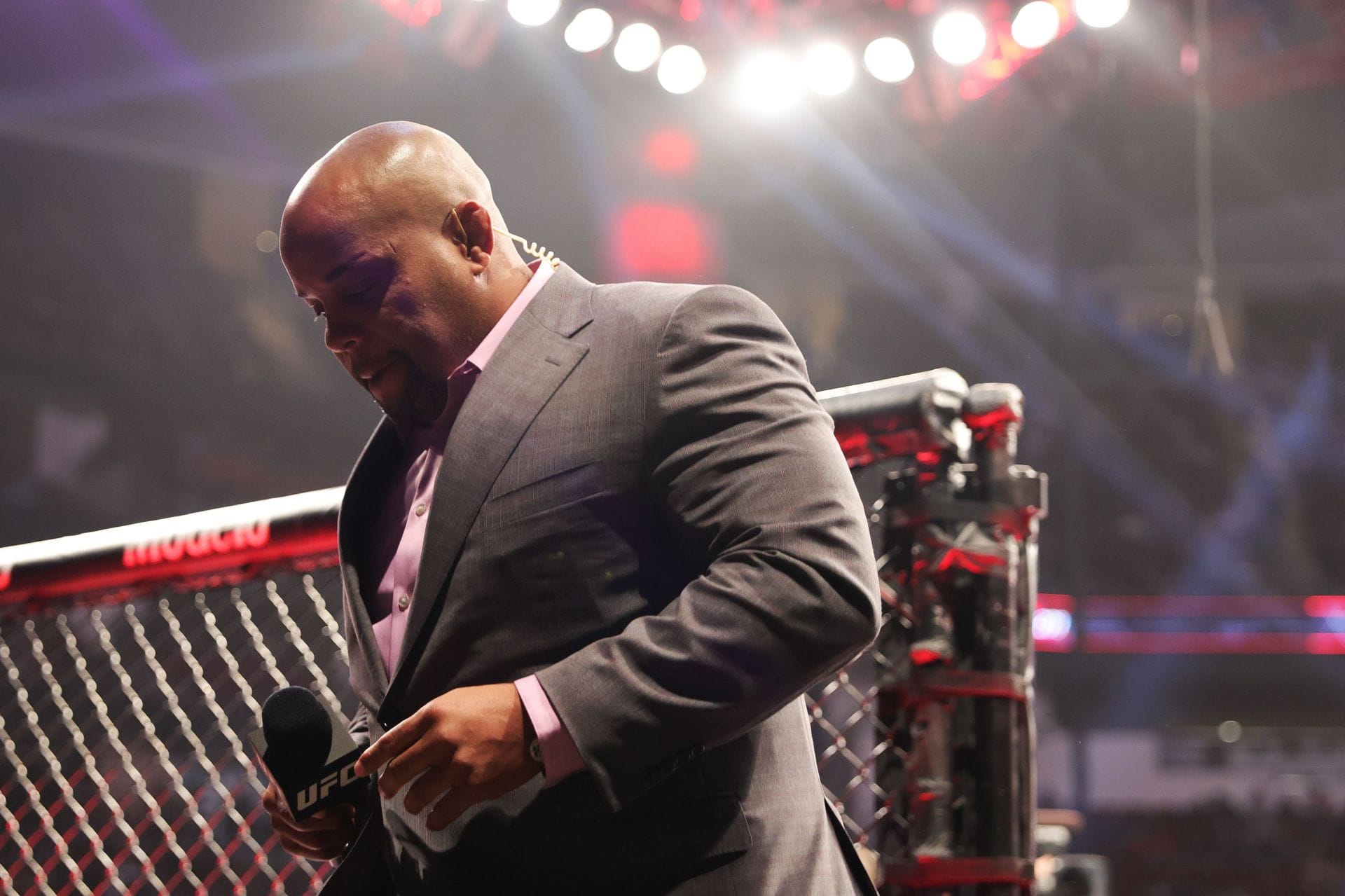 Daniel Cormier "embarrassed" after falling for fake news