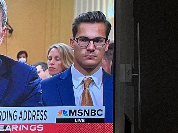 Clark Kent takes over Twitter after mysterious guy sitting behind ...