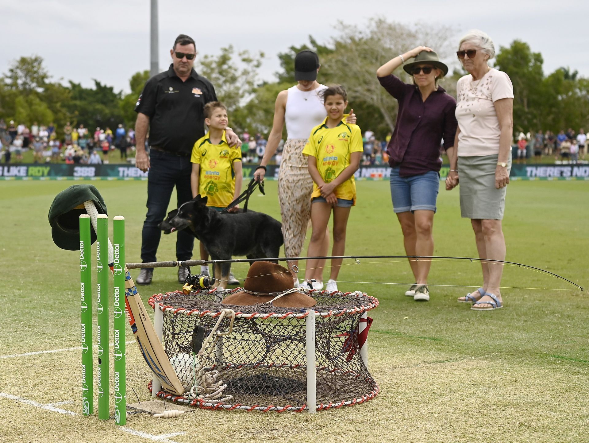 AUS vs ZIM 2022: [WATCH] Andrew Symonds' family pays tribute to late cricketer during Townsville ...