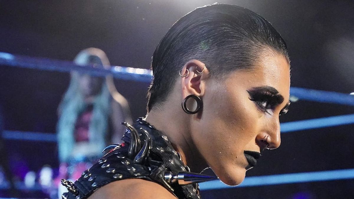 Former champion tells Rhea Ripley to control herself in hilarious message
