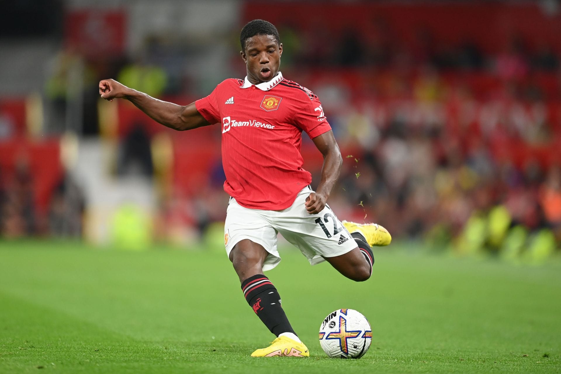 “Luke Shaw had the same problem” – Evra's advice to Tyrell Malacia to ...