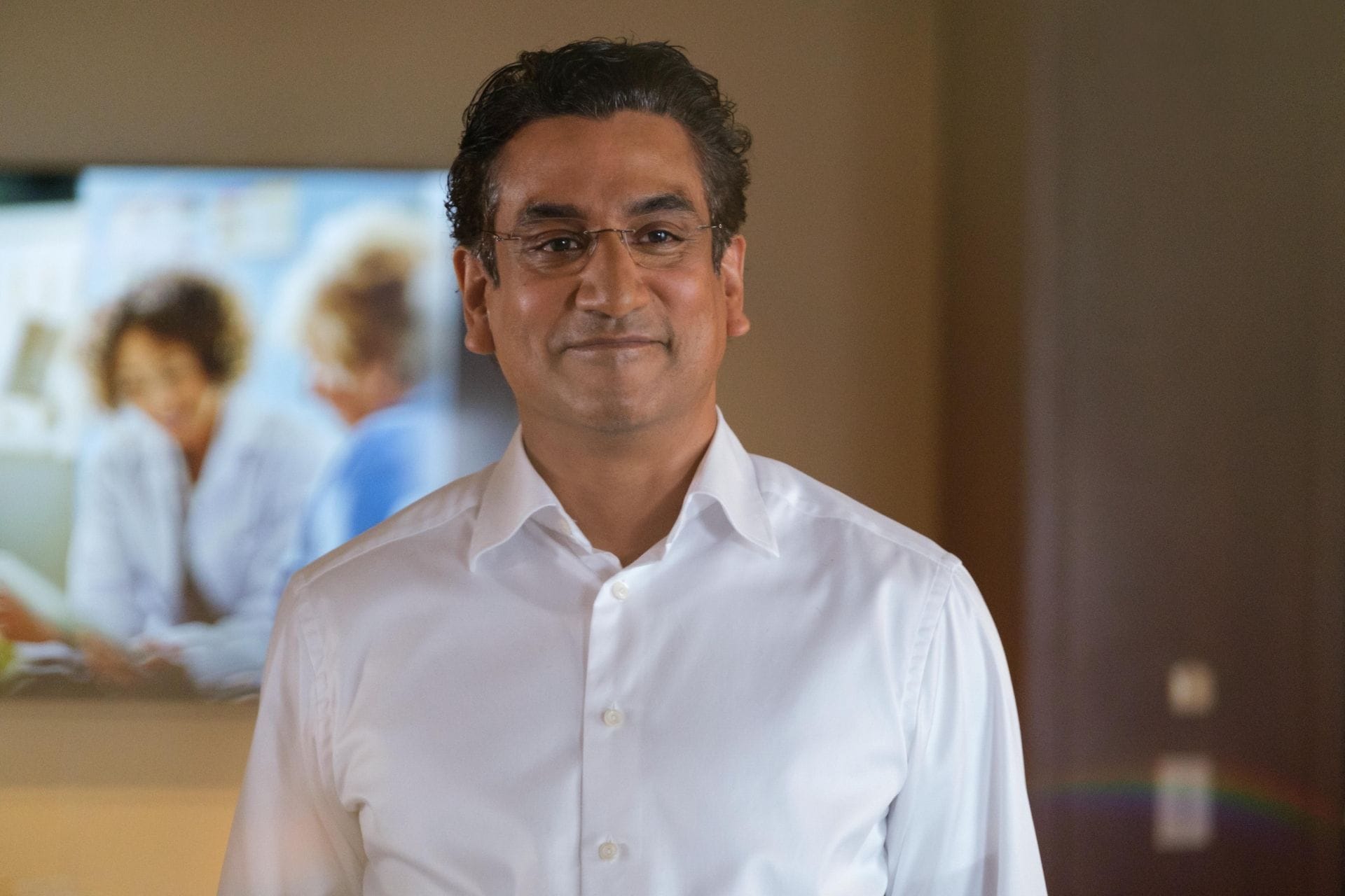 Who is Naveen Andrews? Meet the actor set to play Nadia's ex-lover in ...