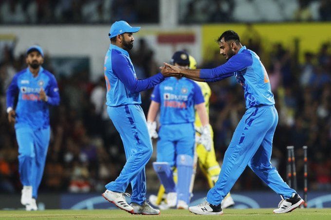 "Easily best left-arm spinner in India"- Fans heap praise on Axar Patel ...