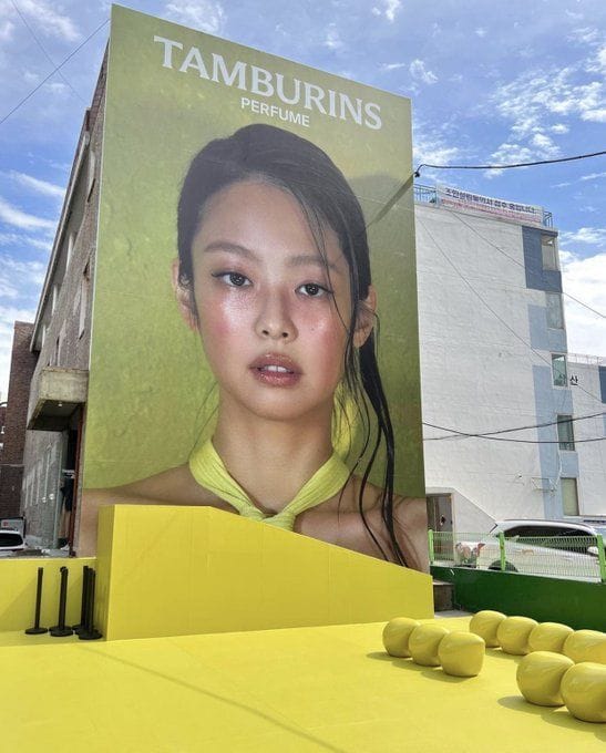 Jennie of BLACKPINK wins hearts with her fanservice at the TAMBURINS ...