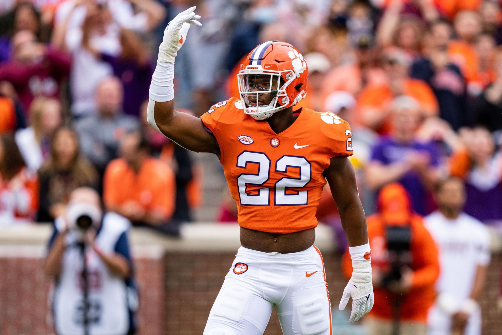 Top 5 college football linebackers in 2022