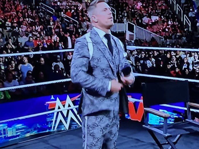 Wrestling world reacts to Dexter Lumis' creepy entrance on WWE RAW