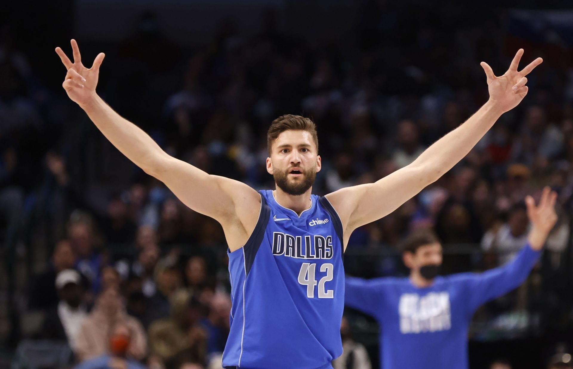 Dallas Mavericks sign Maxi Kleber to a 3-year extension