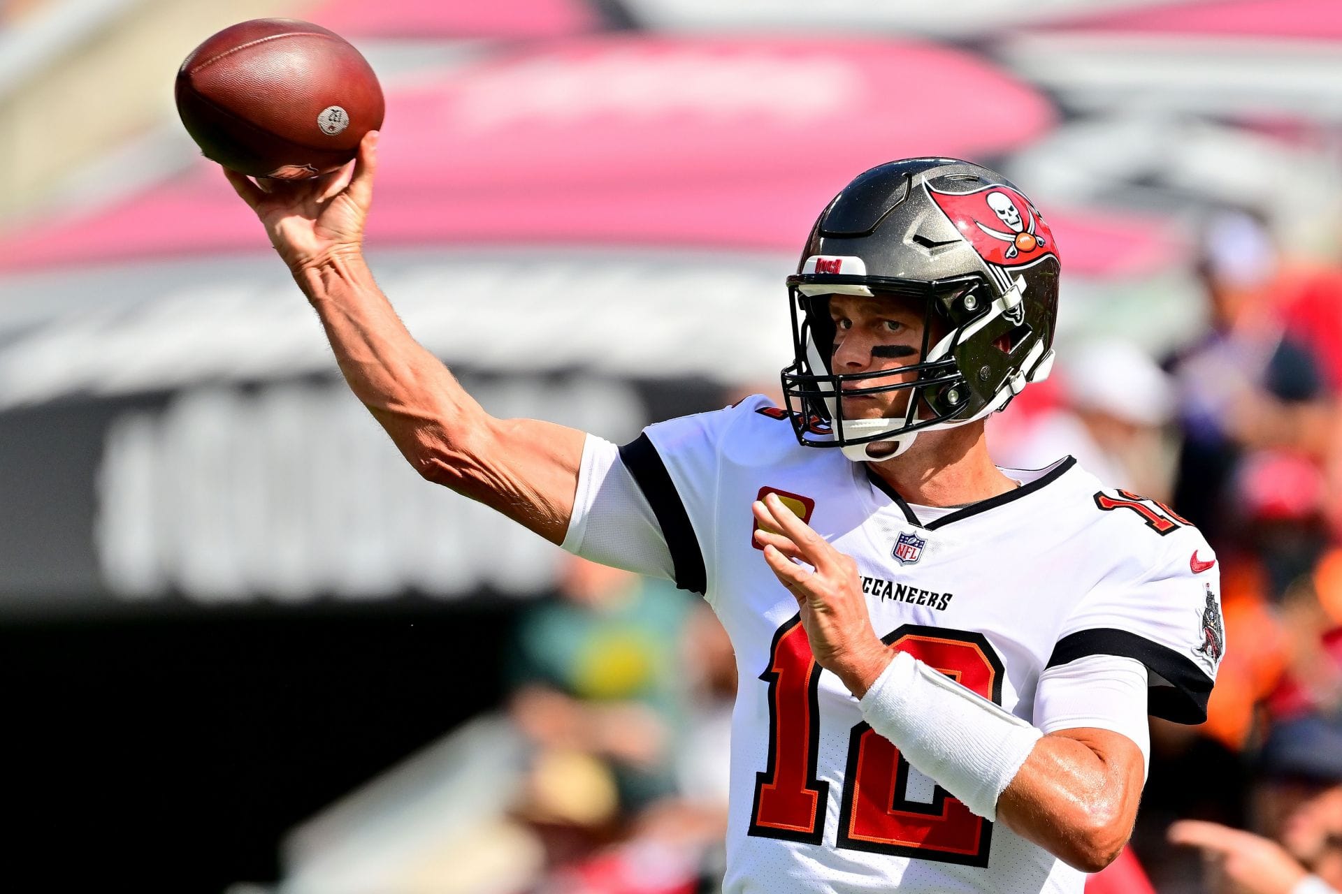 "This entire right hand is pretty messed up" - Tom Brady gives huge update on his injury status