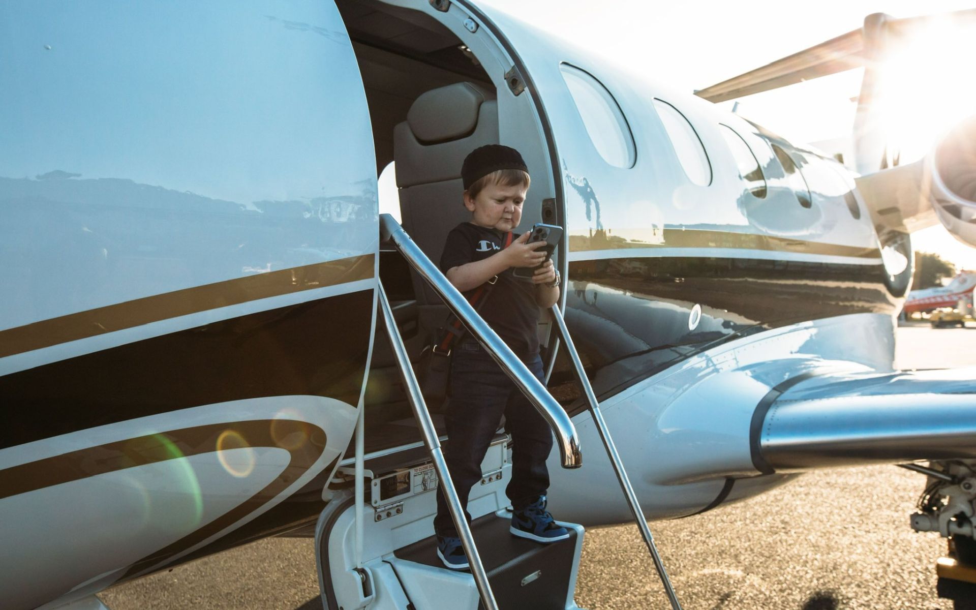 What is Hasbulla Magomedov's net worth?