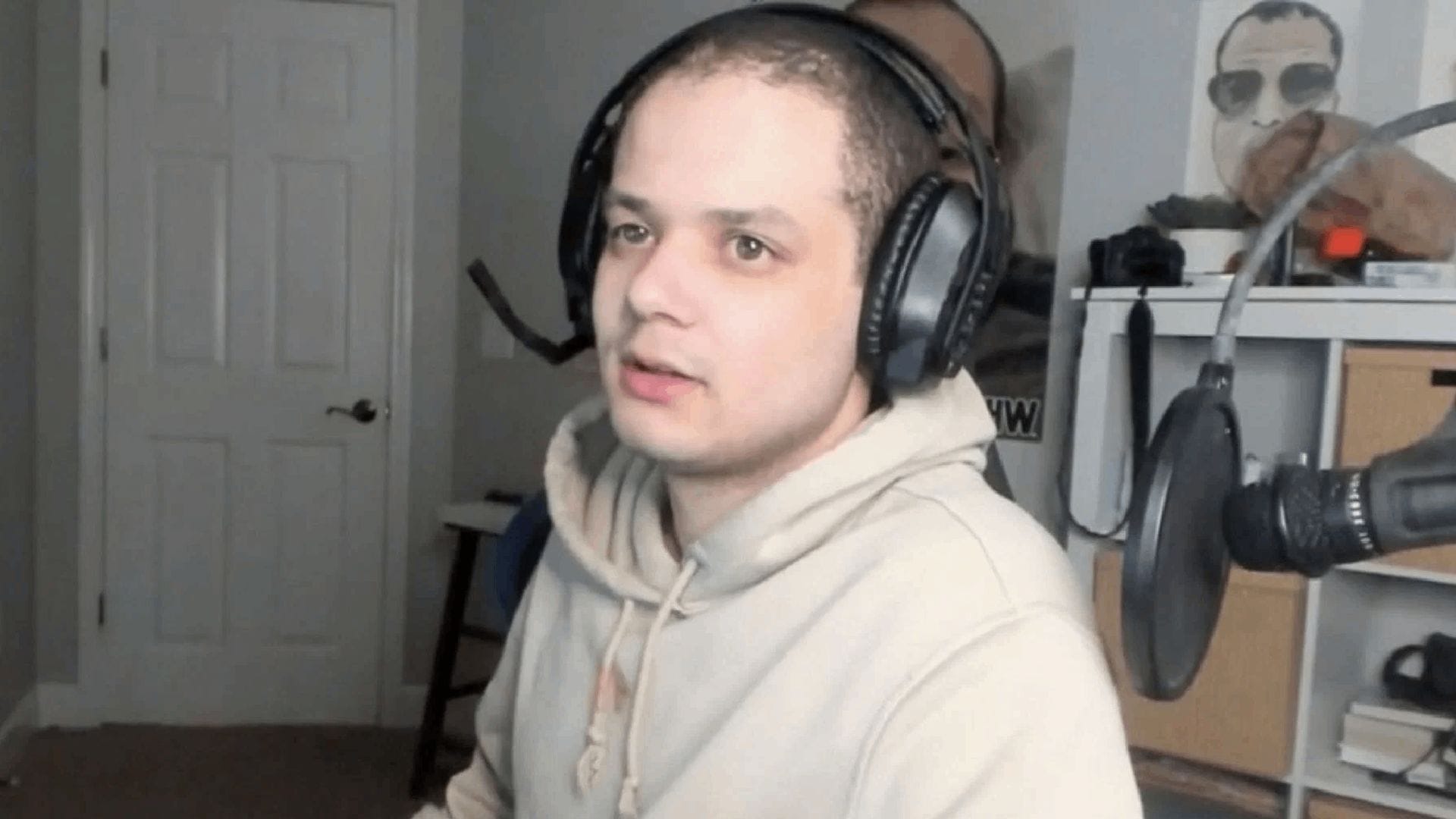 Erobb221 blames his absurdly low credit score on the fact that his ...