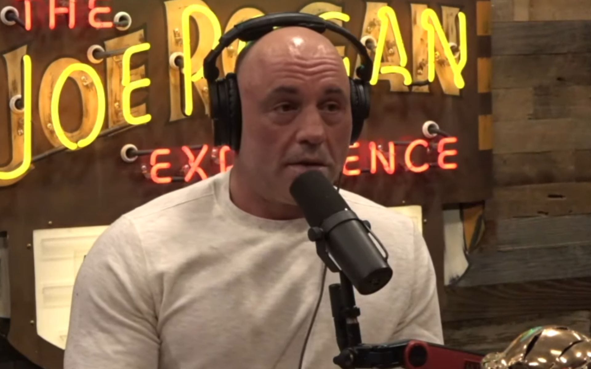 Joe Rogan: Joe Rogan discusses the FTX collapse and how Sam Bankman ...