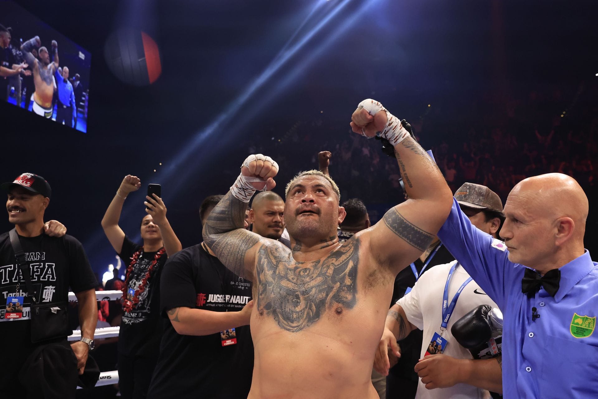 What is former UFC fighter Mark Hunt's boxing record?
