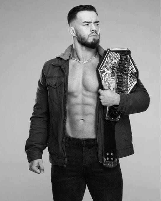 Austin Theory sends three-word message to WWE Universe while posing ...