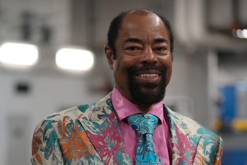 How old is Walt Frazier? Looking at the 1972-73 New York Knicks roster ...