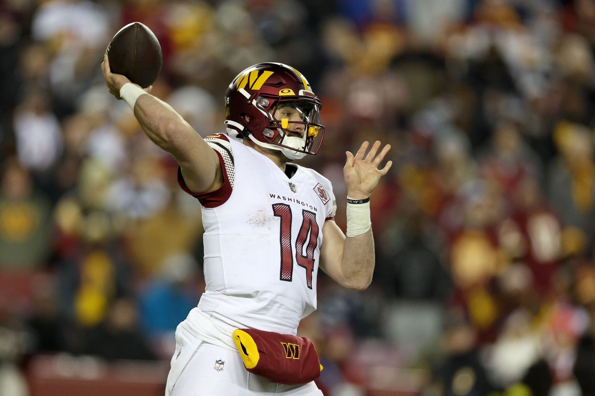 Signing Derek Carr would be wise for the Washington Commanders