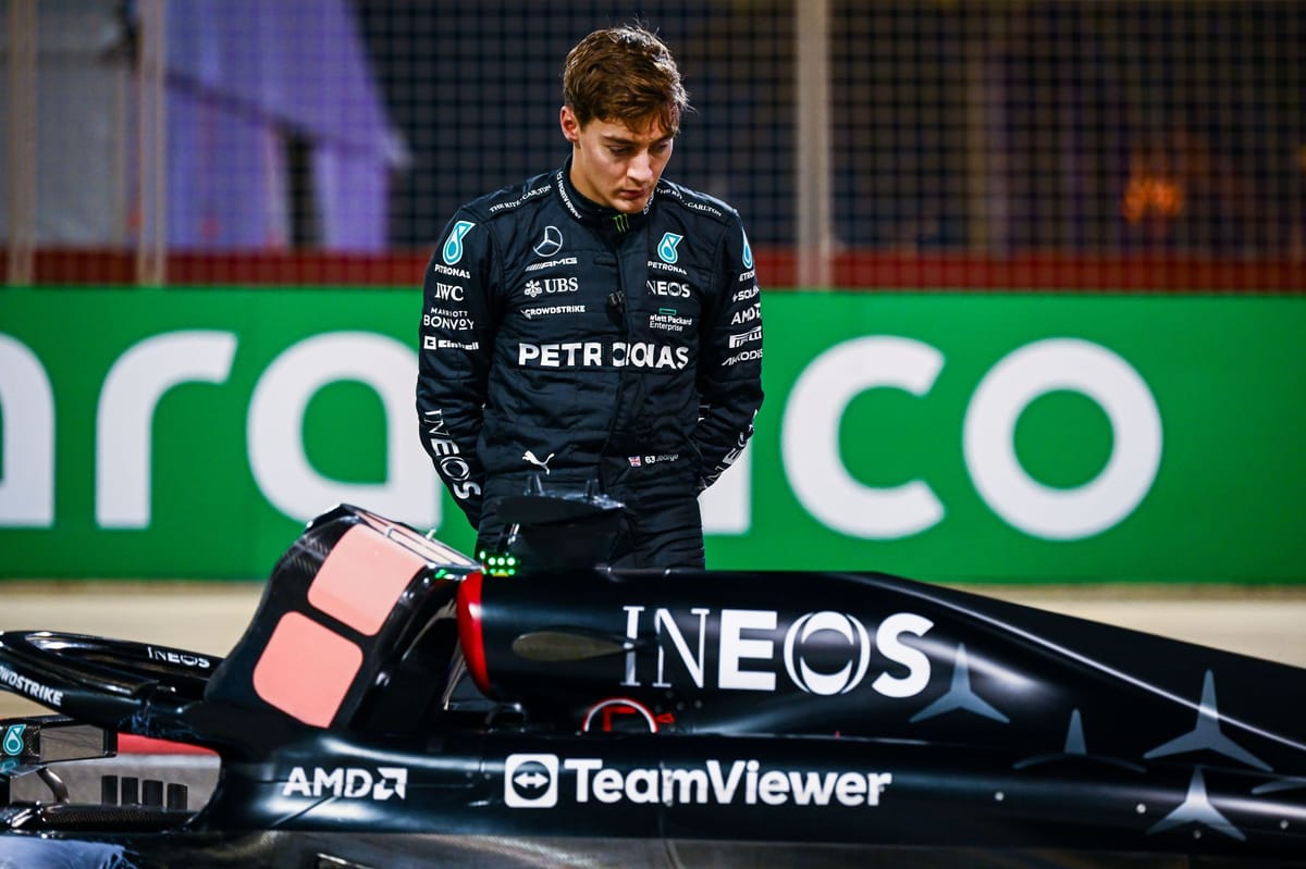 George Russell forced to abandon his Mercedes W14 on track in the ...