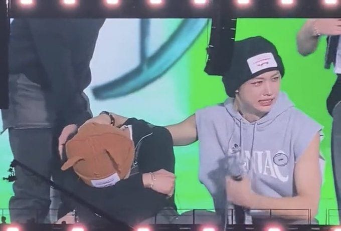 “I want to hug them so bad”: Fans wants to comfort Stray Kids’ Felix ...