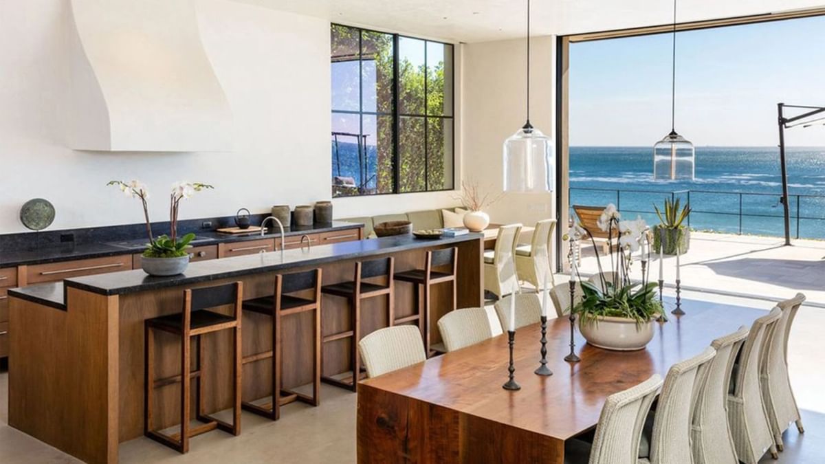 In Pictures: Aaron Rodgers' $28M Malibu home spans 4,636 square feet ...