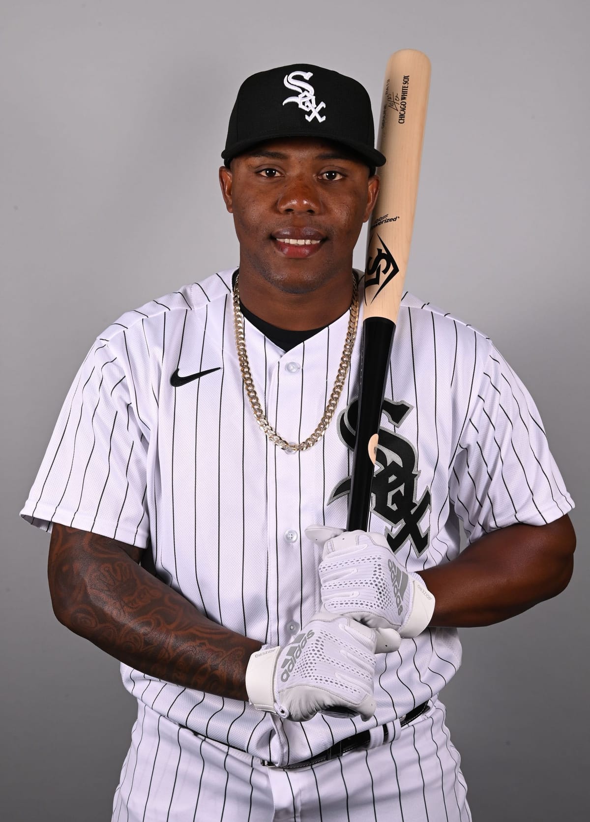 Chicago White Sox fans swoon over video of rookie Oscar Colás calling ...